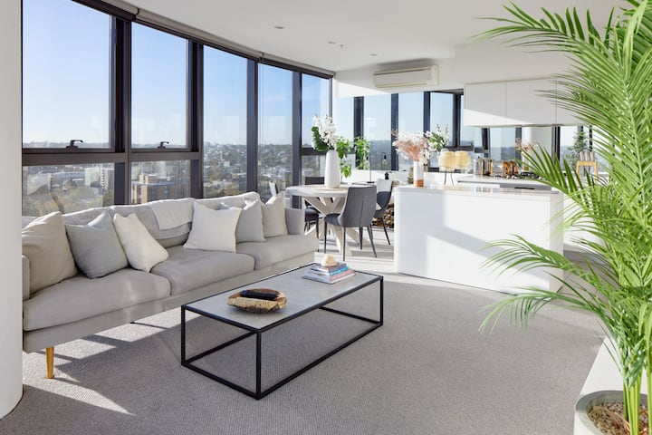 Panoramic Elegance—stylish Off Chapel St With Pool - Melbourne Cricket Ground
