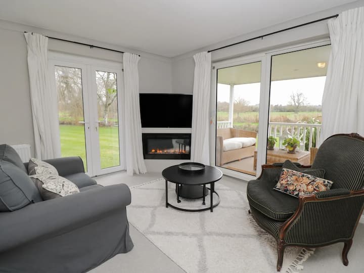 Riverwalk Suite - Amesbury