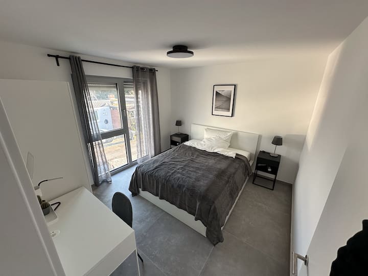 Moderne 2-zimmer-wohnung Mit Balkon & Parkplatz - Cologne