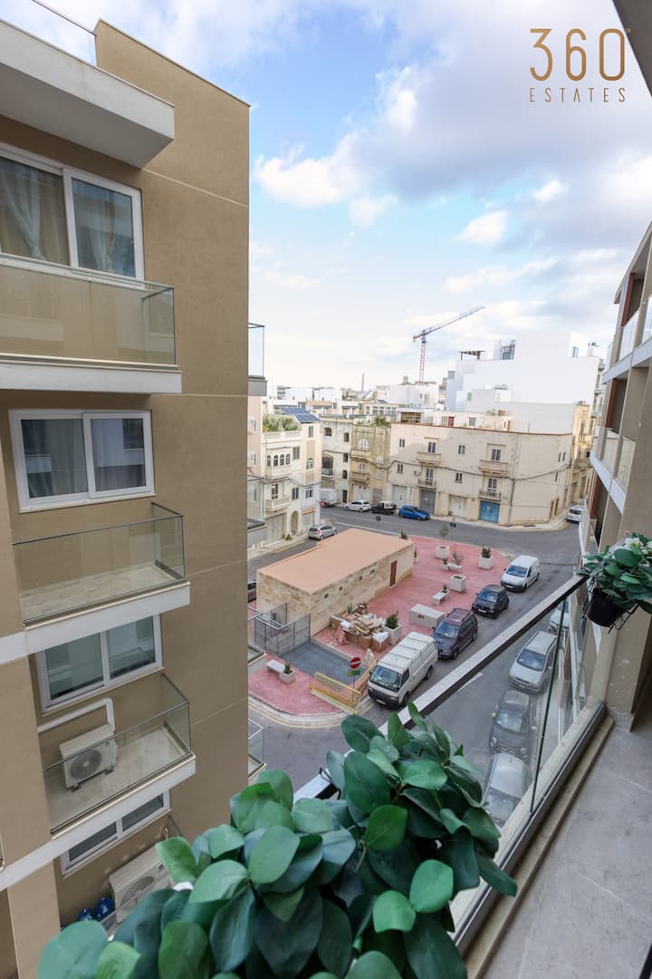 Spacious 3br Apt With Balcony Close To Valletta - Malta