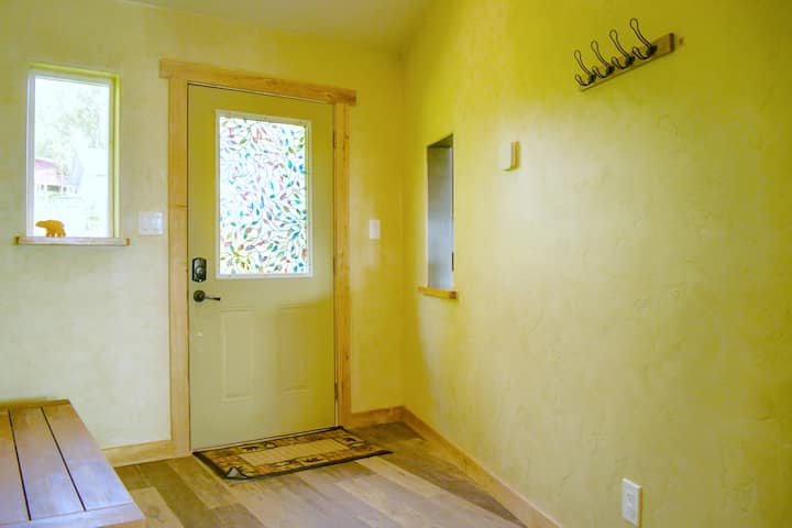 Bear Creek Cottage - Upper - Bay & Mountain Views! - Homer, AK