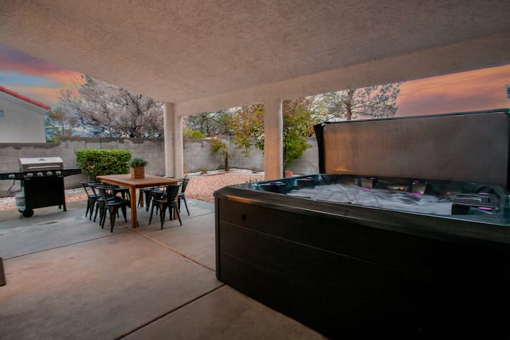 Hot Tub & Arcade Games At Modern Desert Vegas Home - North Las Vegas, NV