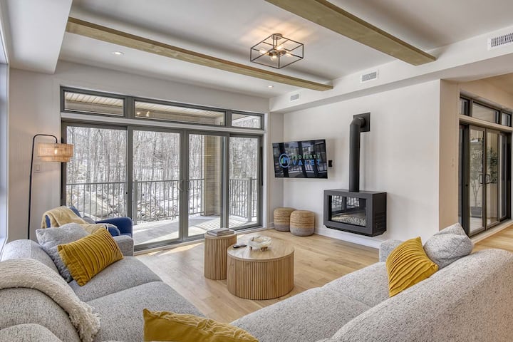 The Wolf's Den: Hot Tub, Sauna, Gym! - Mont-Tremblant