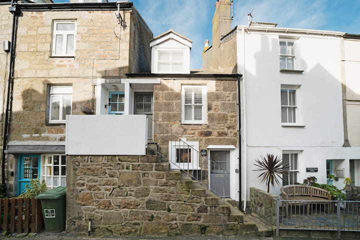Sanderling | Grade 2 Listed Downalong Cottage - St Ives