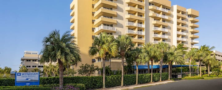 Pompano Beach Studio Sleep 4 Across From Beach - Pompano Beach, FL