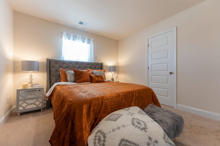 Upscale Large Br W/ Private Bath - Stockbridge, GA