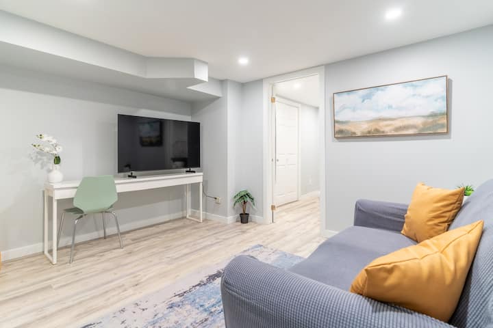 Cozy Quiet Home Away - Windsor