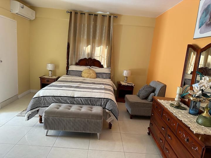 Spacious One Bedroom In Meadowbrook - Kingston