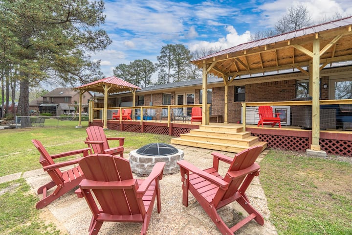 Luxe Lakefront Retreat In Hot Springs - Hot Springs, AR