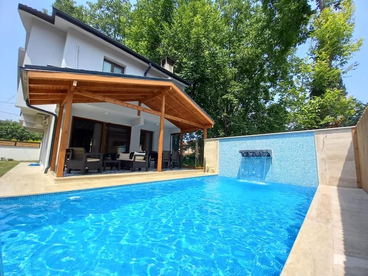Sıcak Havuzlu 3+1 Villa - Sapanca