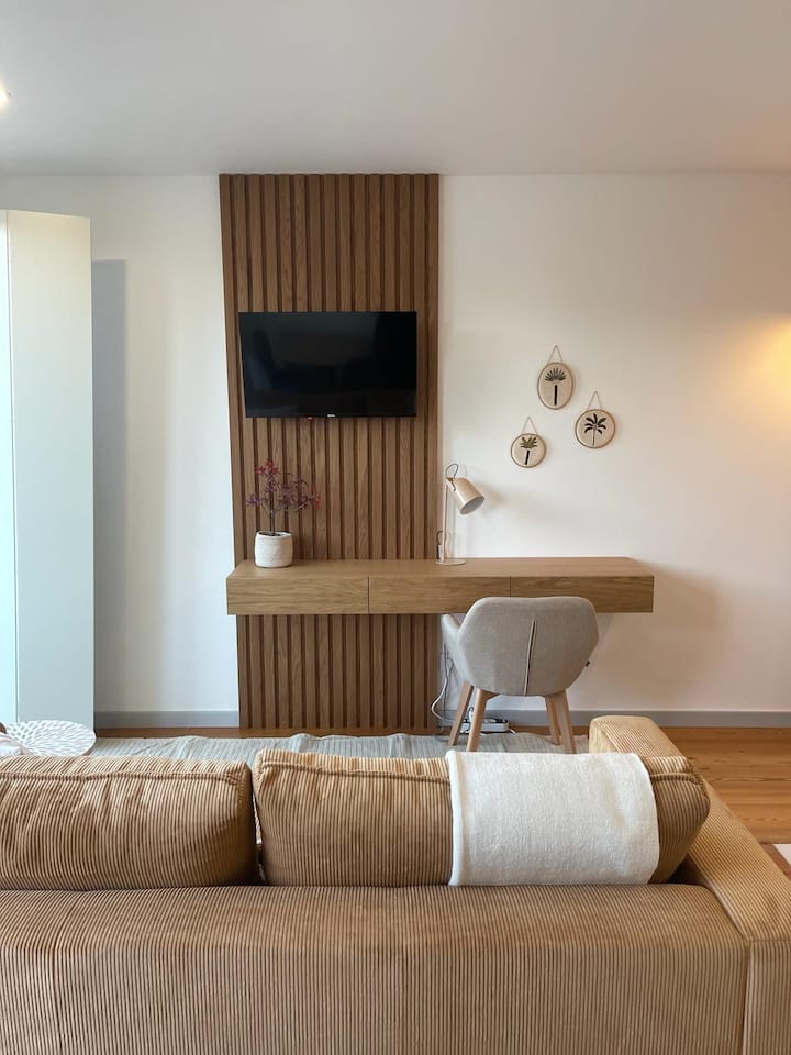 Historic Center - Garage And Balcony With Views - Porto