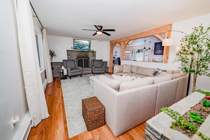 Winter Get-away W/ Great Views-king Bed-pool Table - Weaver Lake, Windsor