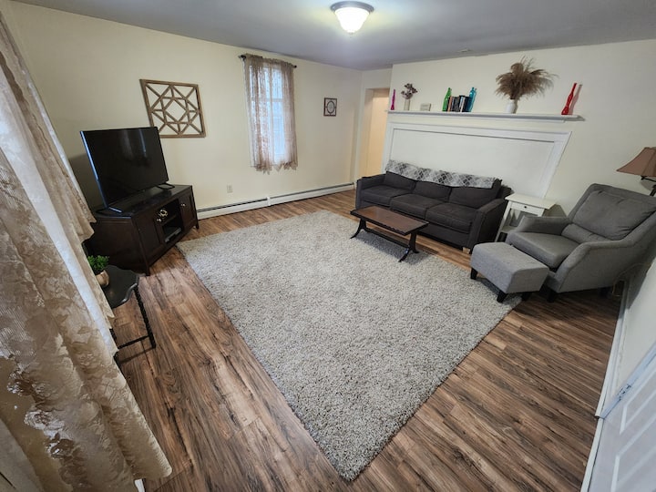 Full Unit: Quaint Seacoast Town! - Dover, NH