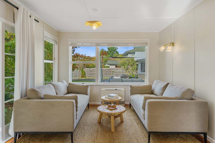 Soak Up The Sun With Wi-fi - Taupō