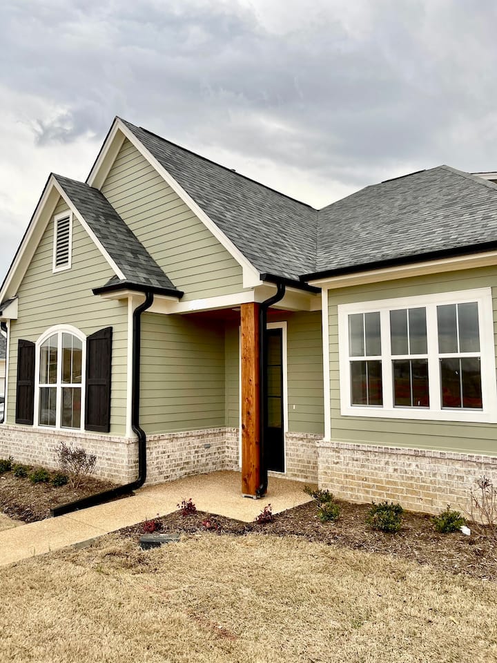Stylish Cottage In Silo Square Near Snowden Grove - Southaven, MS