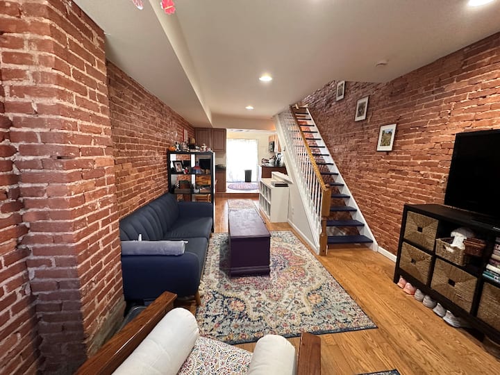Beautiful Butcher's Hill Retreat - Baltimore, MD