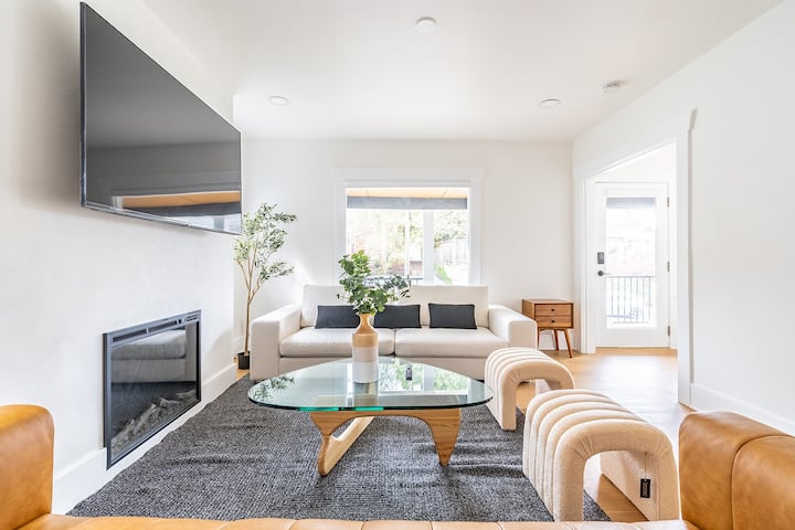 Elegant Multi-level Home In Queen Anne | Sleeps 14 - Seattle