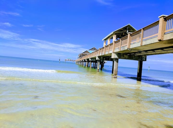 Luxurious King Bed! Steps To Beach, Town & Park! - Clearwater Beach, FL