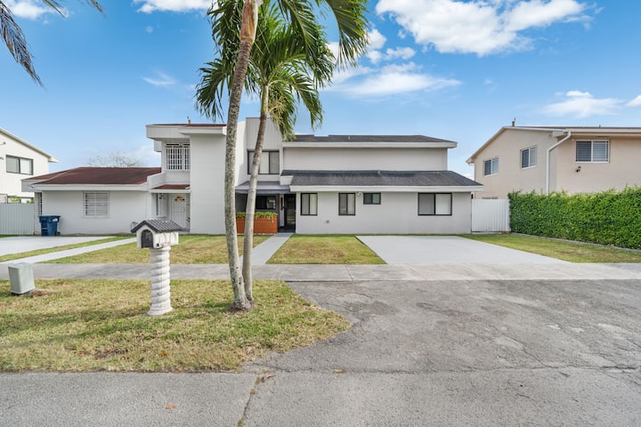 Unique Miami Living : Westchester Garden - Kendall, FL