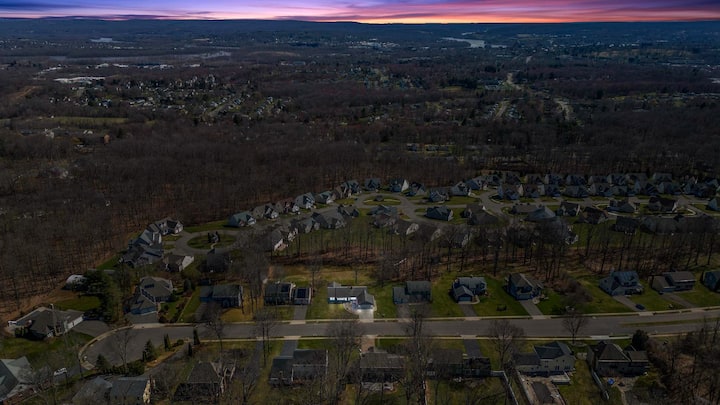 #40 - Spacious, Sleek & Cozy - Middletown, CT