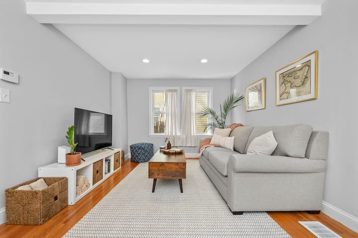 Free Parking | Washer/dryer | Workspace - Boston Logan Airport (BOS)