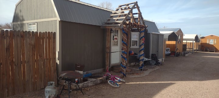 Deluxe 3-bed Cabin W/ Loft, Cabin 11, Yucca Motel - Ute Lake State Park, Logan