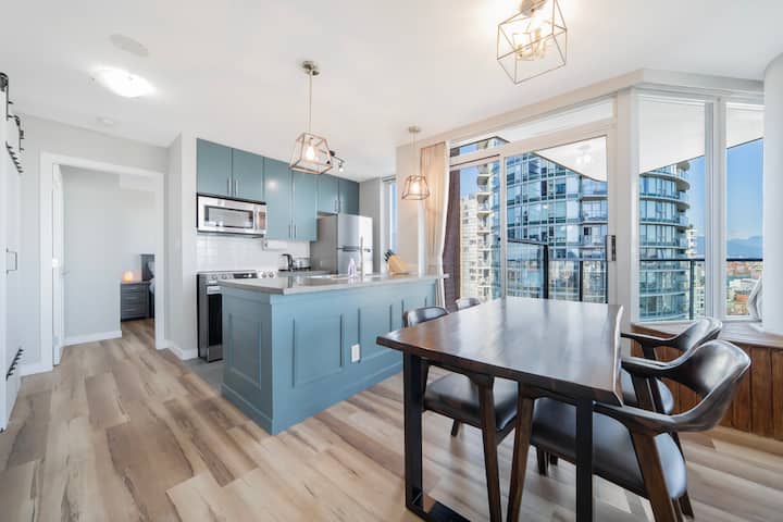 Beautiful Dt 3 Bed 2bath Apat Free Parking - Vancouver