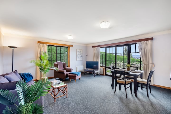 Sandy On The Hill: Cosy Apartment With Water Views - Hobart