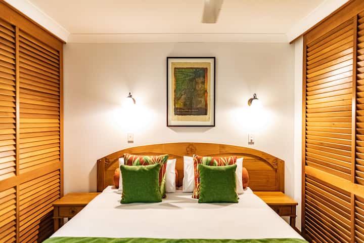 Deluxe 2 Bedroom | Dual Key | Pool View Apartment - Port Douglas