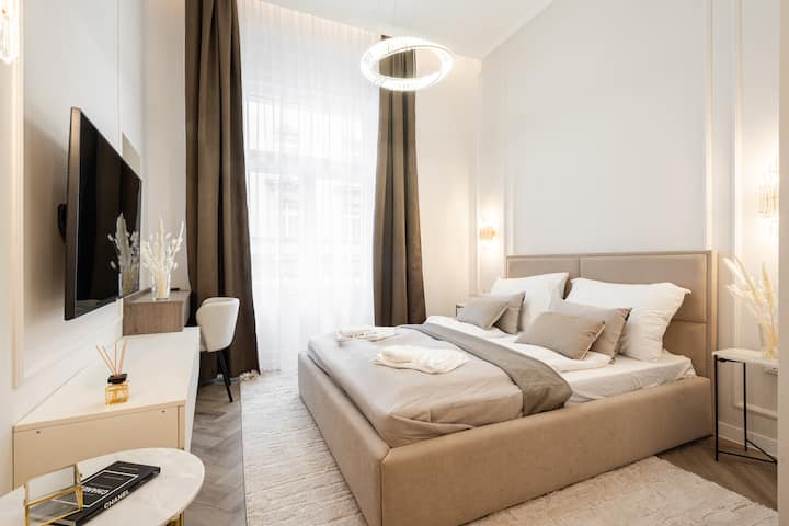 A20 - Deluxe Apartment For 2 - Budapest