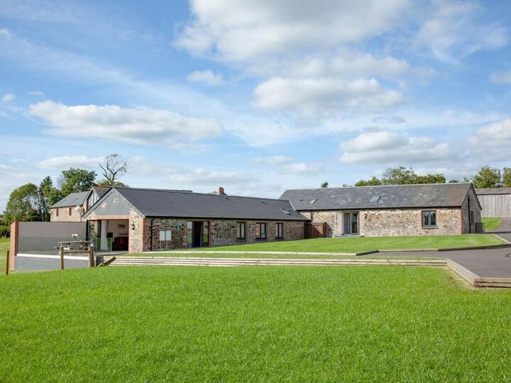Stunning Farm Barn Conversion - Holsworthy