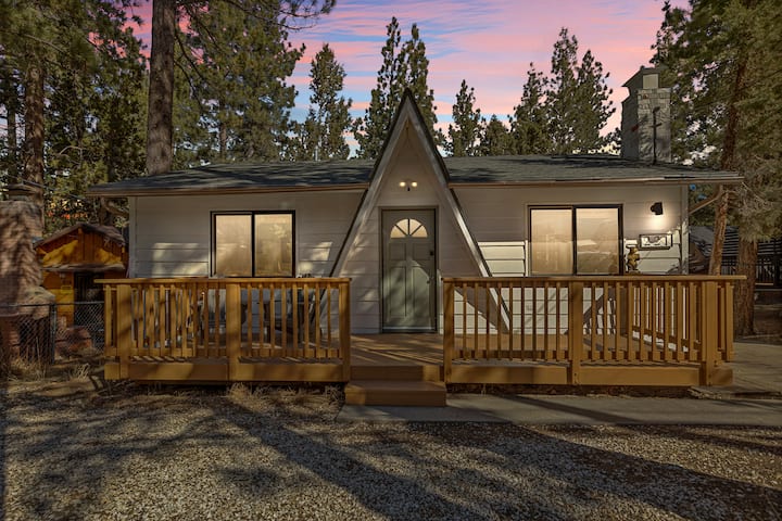 Modern Hideaway + New 3br + Game Room + Winter Fun - Big Bear, CA