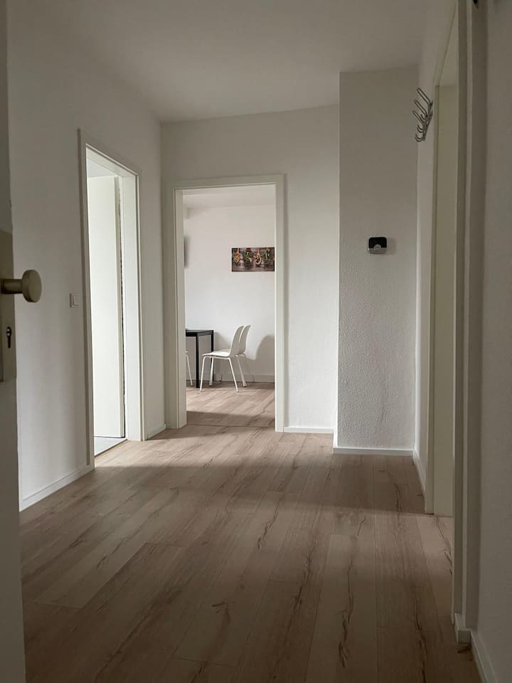 Sanierte Wohnung Mit 5 Betten - 2zkdb - Wuppertal