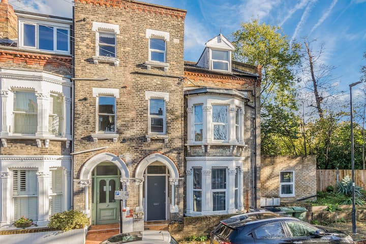 Stunning 3 Bedroom Flat In Sw2 - Victoria Station - London