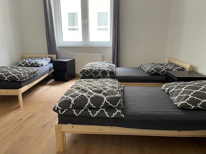 Sanierte Wohnung Mit 5 Betten - 2zkdb - Wuppertal