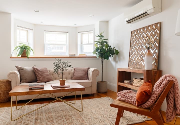 Charming Davis Square Retreat - Cambridge, MA