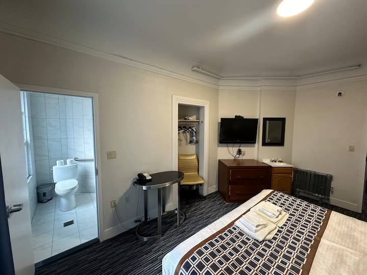 Rooms With Private Bathrooms - San Francisco, CA