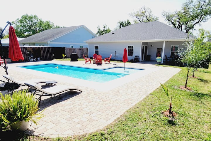 Coastal Escape: Slps 13/pool/gamerm/8 Min To Beach - Panama City, FL