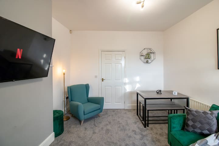 2br Home | Business & Contractor Friendly - Gateshead