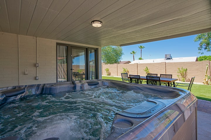 Modern Tempe Retreat W/hot Tub - Guadalupe, AZ