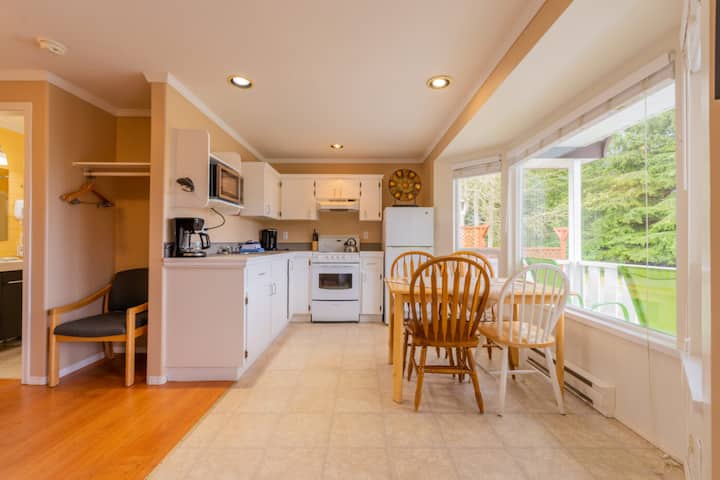 Deluxe Double Bedroom Cabin (13) Non Pet Friendly - Port McNeill