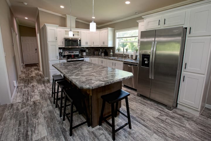 Cliffwood Country 5 Bed 4 Bath - Marquette, IA