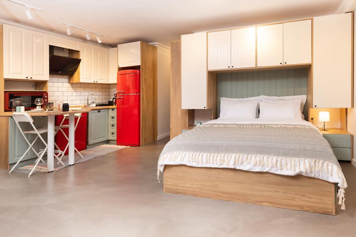 #2 Doqu Homes-red: Modern Studio In Midtown - Estambul