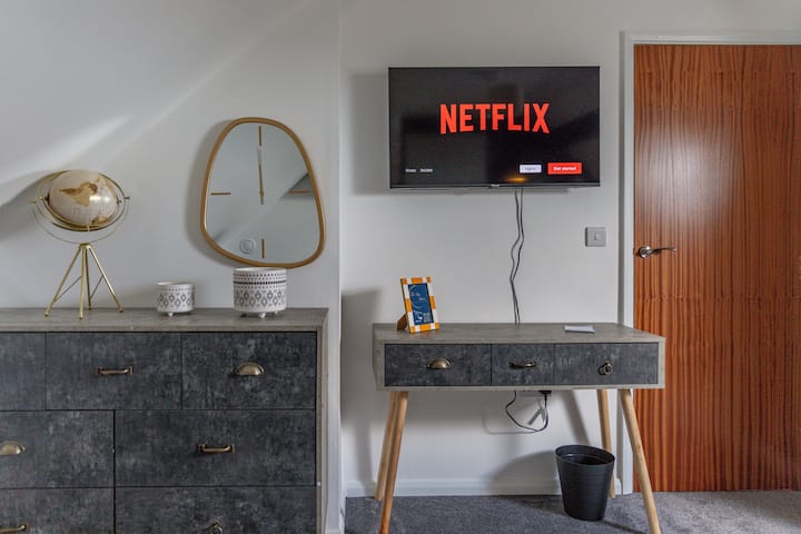 Stylish Loft | City Views | Near Uni & Crookes - Sheffield