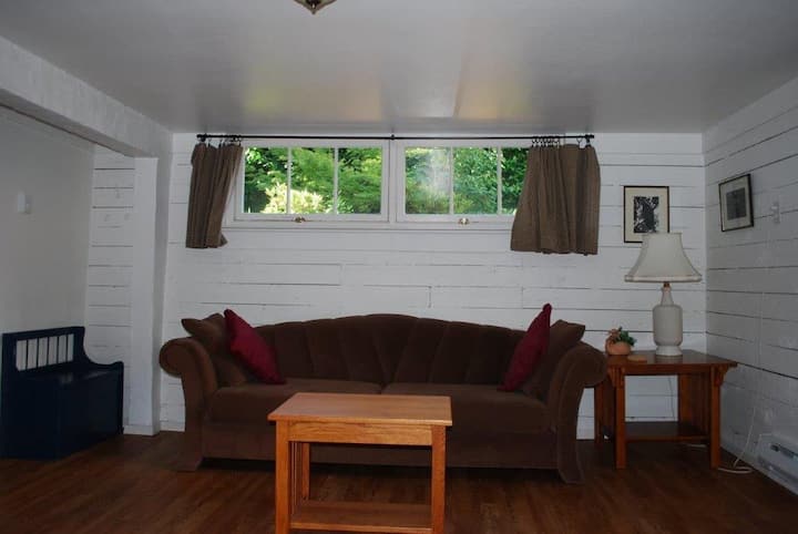 1 Bedroom Garden Apartment, Near Downtown Eugene. - Eugene, OR