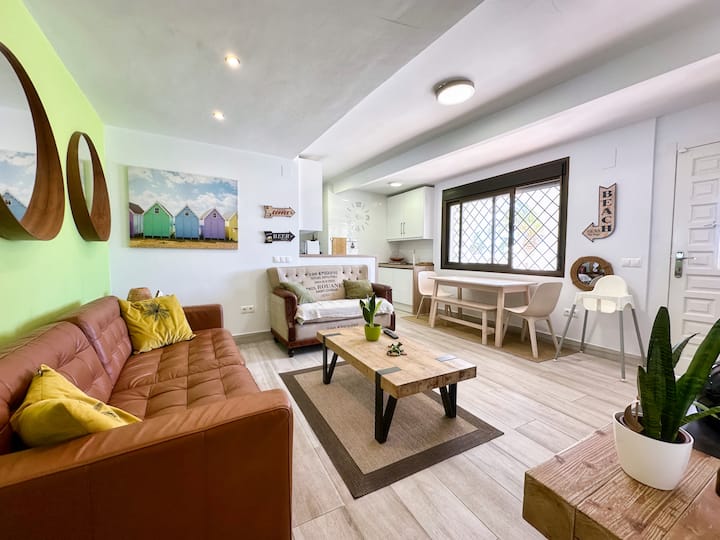 *New Beachfront Bliss: Pool, 2br - Fuengirola