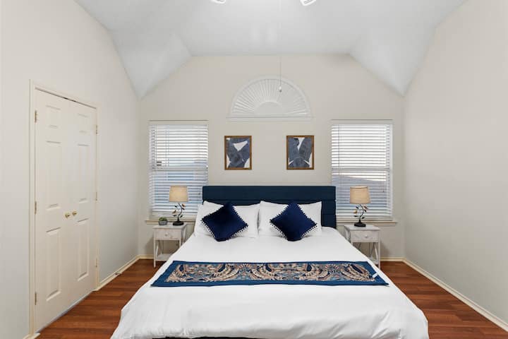 Spacious 4br + Office | Ideal For 30+ Day Stay - Roanoke, TX