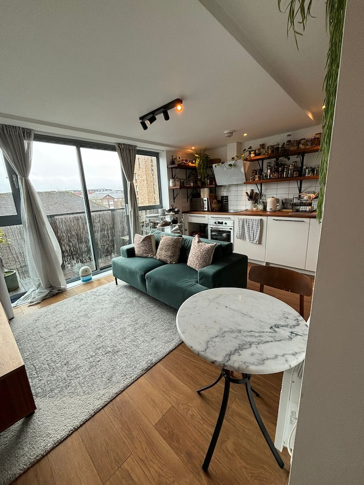 Modern Central Birmingham Studio | Balcony & Views - Birmingham