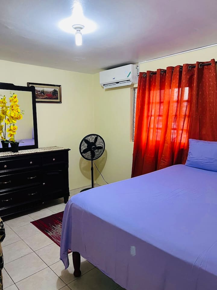 Cozy Apt In Gated Complex. - Kingston