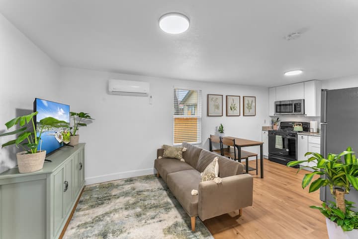 The Green Haus | 5 Min Downtown · Yard · Parking - San Antonio